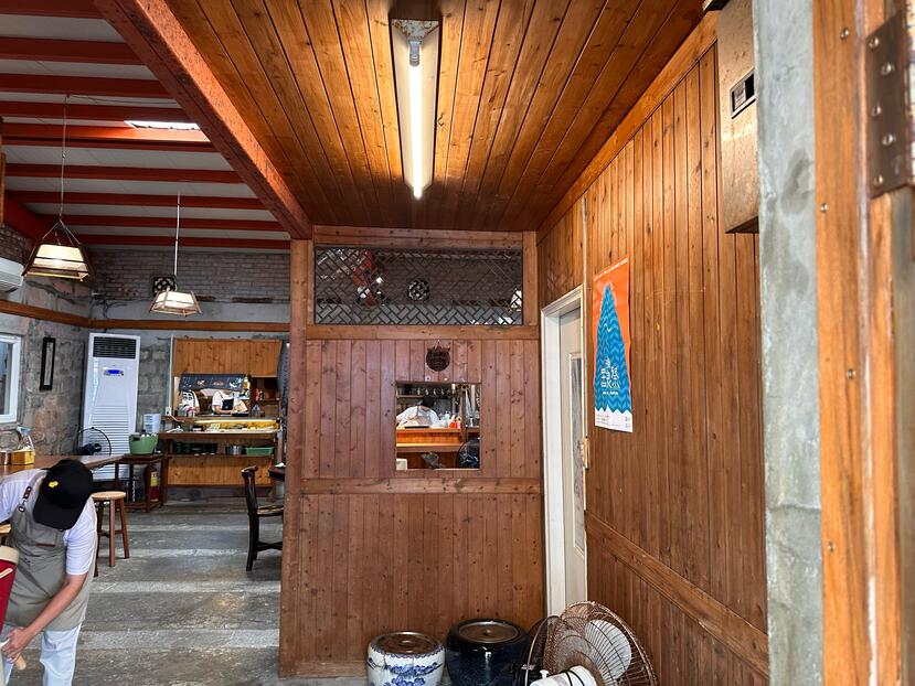 開著電動車與毛孩出遊趣，踩點「小沖繩」海景食堂！東北角一日遊這樣玩 - XC40 Recharge / 電耗紀錄::DDCAR 電動車