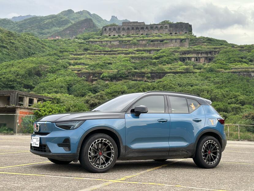 開著電動車與毛孩出遊趣，踩點「小沖繩」海景食堂！東北角一日遊這樣玩 - XC40 Recharge / 電耗紀錄::DDCAR 電動車