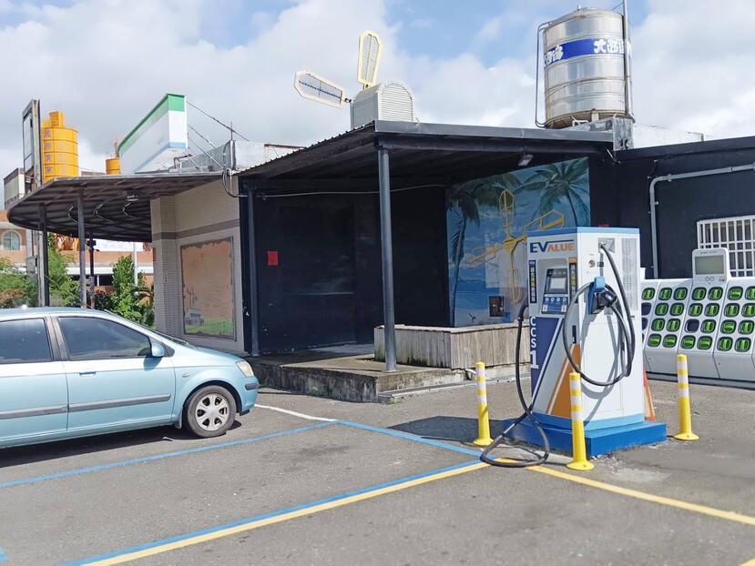 充滿 188 元可免費喝咖啡！EVALUE 屏鵝公路新站上線、CCS1、CCS2 電動車都能充::DDCAR 電動車