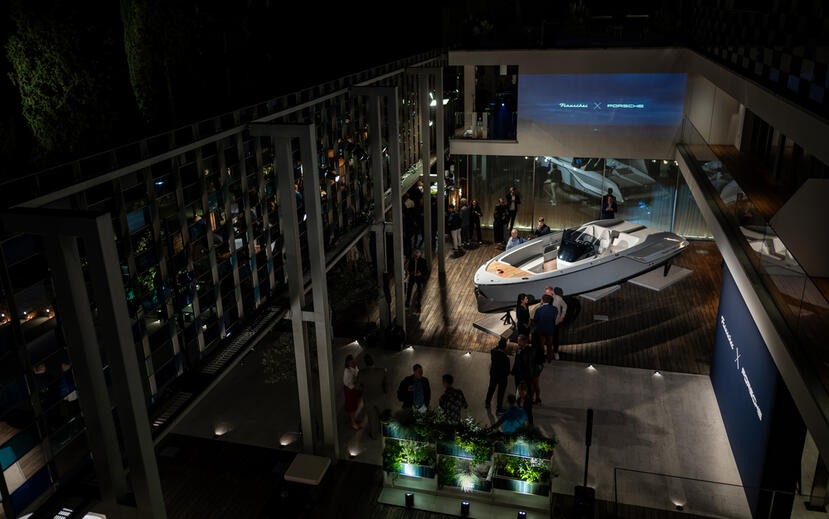 搭載純電 Macan 動力科技，Frauscher x 保時捷 850 Fantom Air 電動遊艇準備啟航::DDCAR 電動車