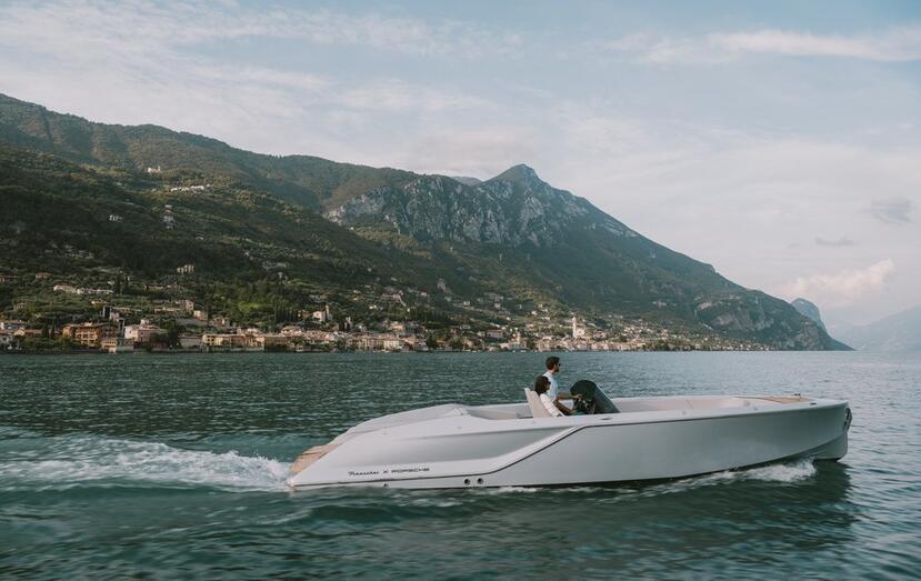 搭載純電 Macan 動力科技，Frauscher x 保時捷 850 Fantom Air 電動遊艇準備啟航::DDCAR 電動車