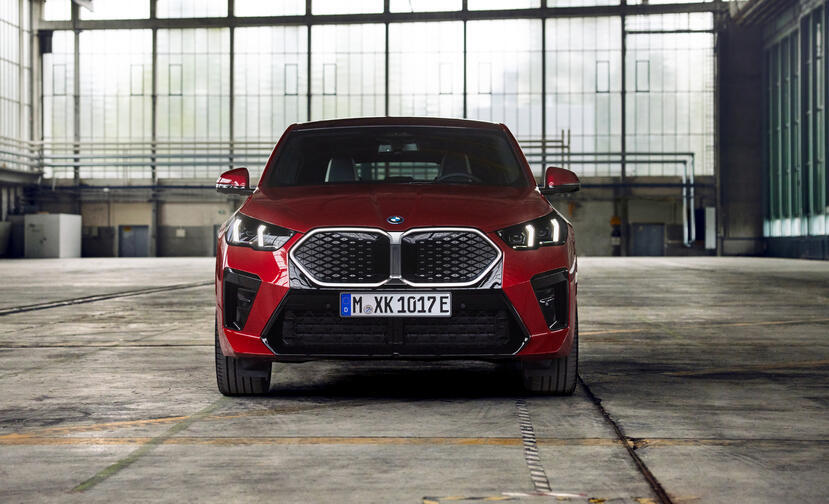 BMW 的純電跑旅不止 iX2，還會有新平台打造的 iX4 但沒有燃油車型讓你選了::DDCAR 電動車