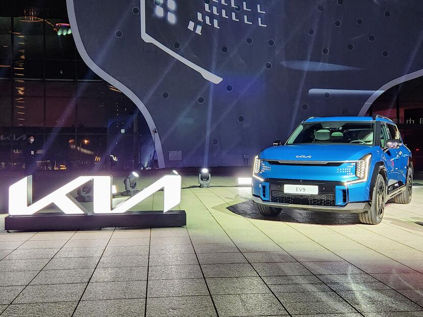 Kia 最旗艦的純電休旅來了！EV9 雙車型預售價 279.9 萬元起、最快明年首季交車::DDCAR 電動車