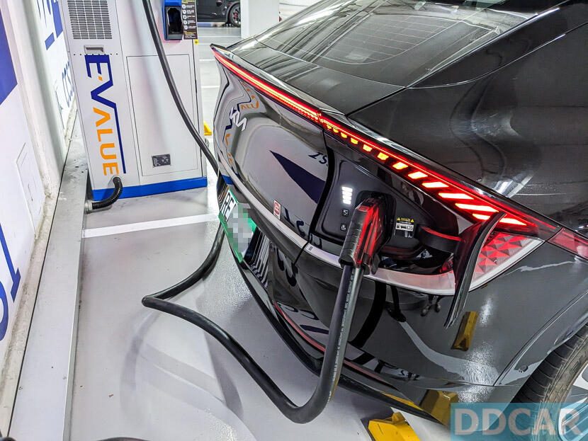 EVALUE 隨插即充功能實測：免拿手機掃碼、充電體驗大升級！::DDCAR 電動車