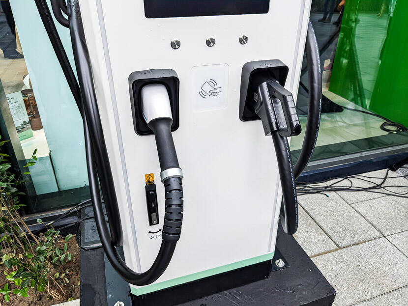 360 kW 功率 CCS2 快充雙槍就位，全新 Skoda 尚鵬內湖旗艦展示暨服務中心開幕::DDCAR 電動車