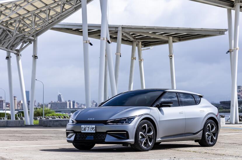 Kia EV6 車主樂翻！高壓大電池免費延保共 9 年 / 18 萬公里，新人舊人統統有福利::DDCAR 電動車