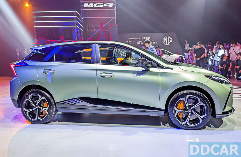 零百加速 3.8 秒極速國產純電車！MG4 開價百萬元有找，購車就送萬元充電金::DDCAR 電動車