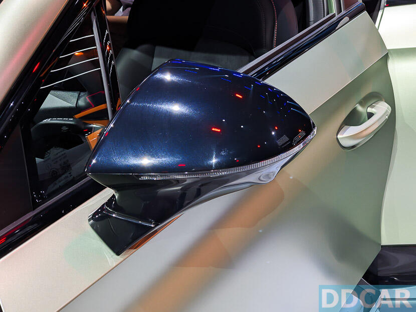 零百加速 3.8 秒極速國產純電車！MG4 開價百萬元有找，購車就送萬元充電金::DDCAR 電動車