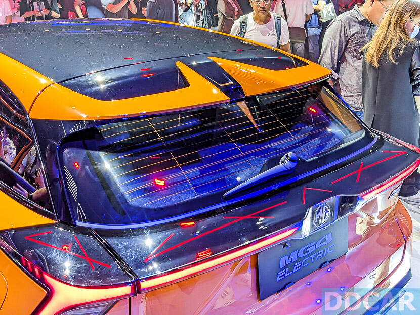 零百加速 3.8 秒極速國產純電車！MG4 開價百萬元有找，購車就送萬元充電金::DDCAR 電動車