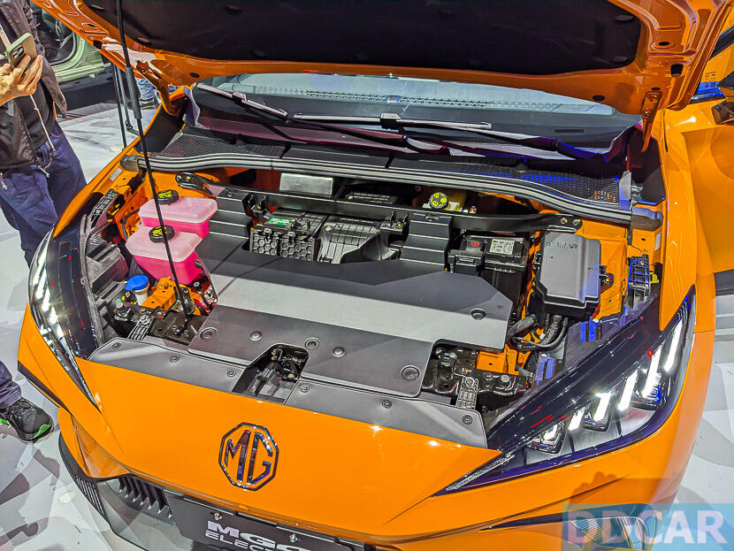 零百加速 3.8 秒極速國產純電車！MG4 開價百萬元有找，購車就送萬元充電金::DDCAR 電動車