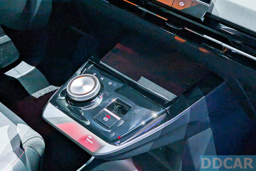 零百加速 3.8 秒極速國產純電車！MG4 開價百萬元有找，購車就送萬元充電金::DDCAR 電動車