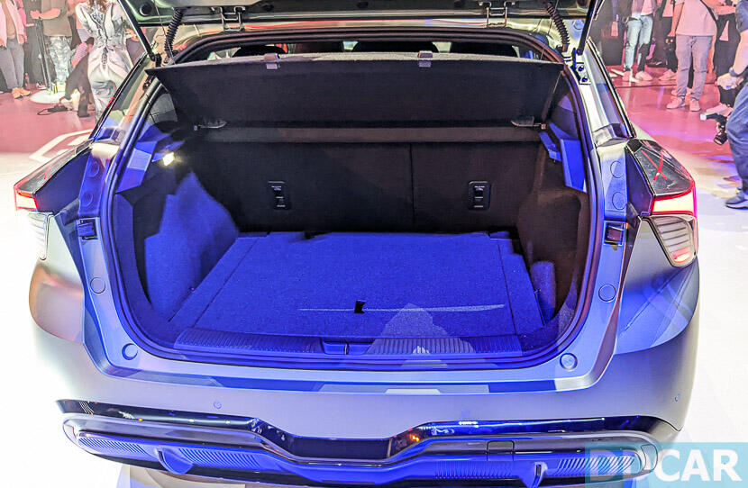 零百加速 3.8 秒極速國產純電車！MG4 開價百萬元有找，購車就送萬元充電金::DDCAR 電動車