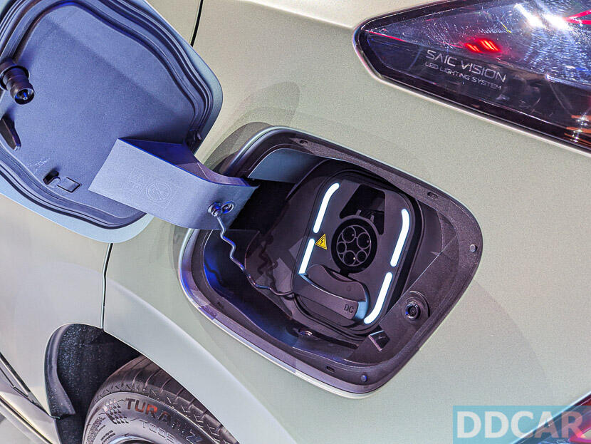 零百加速 3.8 秒極速國產純電車！MG4 開價百萬元有找，購車就送萬元充電金::DDCAR 電動車