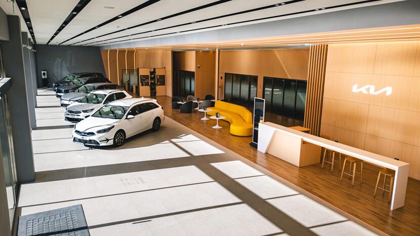 首設 240kW 功率專屬超充站，Kia 全新高雄民族 Kia 3S 展示中心盛大開幕::DDCAR 電動車