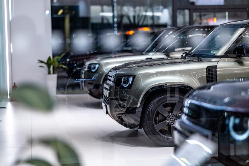 進駐內湖精華地段、設有 200kW 快充樁，JLR 九和台北旗艦展示暨服務中心開幕::DDCAR 電動車