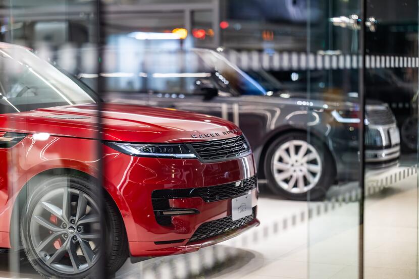 進駐內湖精華地段、設有 200kW 快充樁，JLR 九和台北旗艦展示暨服務中心開幕::DDCAR 電動車