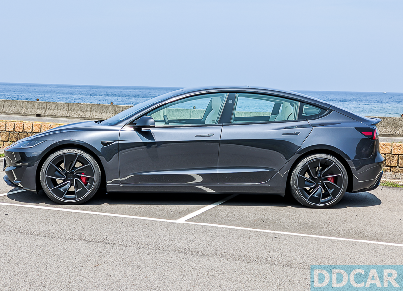 六大進化亮點！更加洗鍊的性能猛獸：特斯拉新款 Model 3 Performance 試駕::DDCAR 電動車