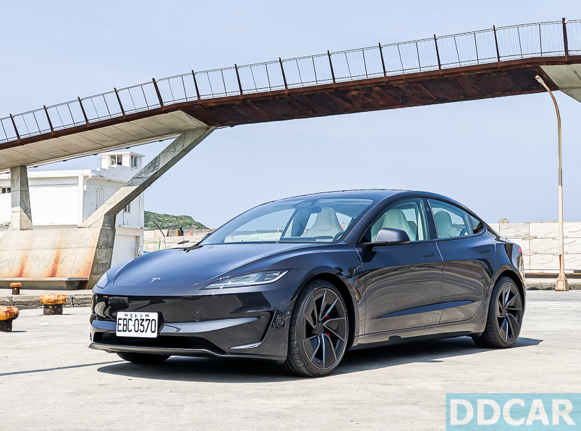零百加速 3.1 秒的純電性能猛獸，特斯拉新款 Model 3 Performance 全台開放試駕::DDCAR 電動車