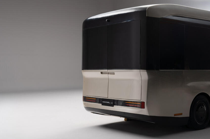 內部空間可依需求客製化，鴻海展出 Model U 中型電動巴士、北美版 Model C 同步亮相::DDCAR 電動車