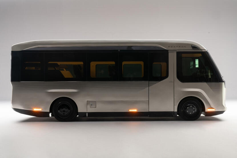 內部空間可依需求客製化，鴻海展出 Model U 中型電動巴士、北美版 Model C 同步亮相::DDCAR 電動車