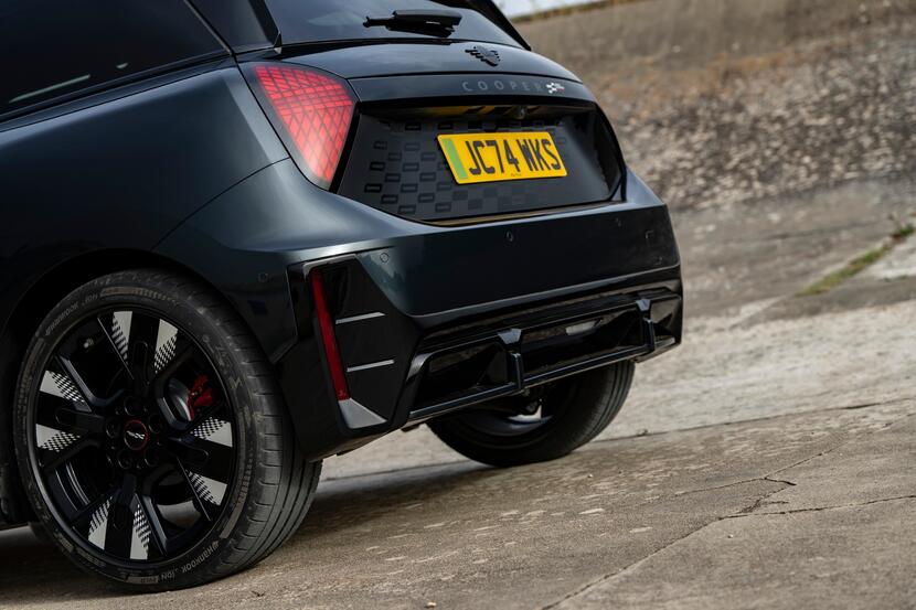 John Cooper Works 首發純電力作：Mini JCW Electric/Aceman 性能、操控全面提升::DDCAR 電動車