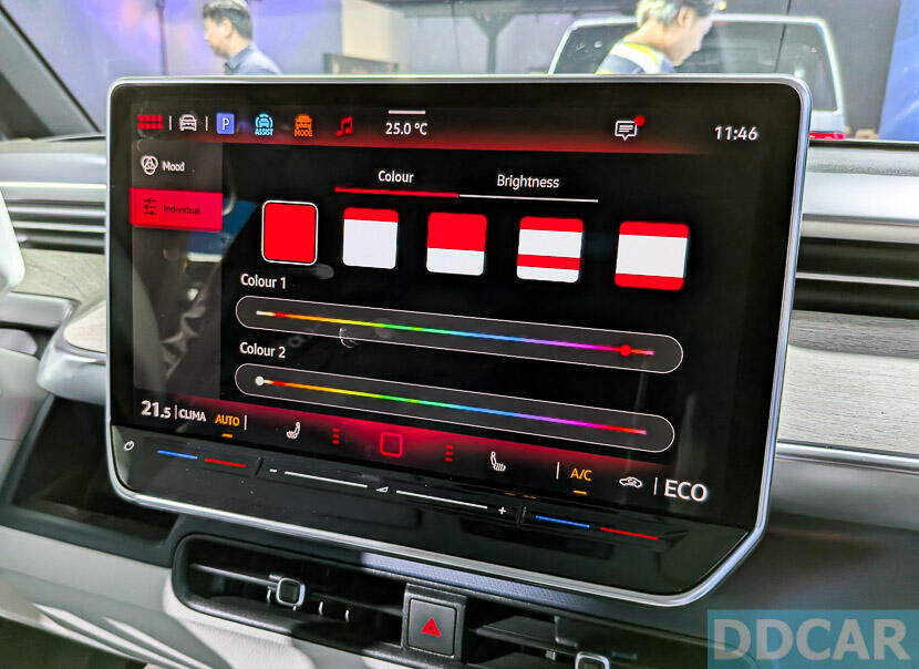 最快十一月底交車，福斯 ID. Buzz 長軸七座純電 MPV 上市、雙色選配優惠價延長到年底::DDCAR 電動車