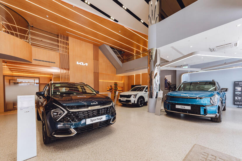 首設藝文空間區，Kia 攜手台南百皇汽車打造近 900 坪的 3S 展示中心::DDCAR 電動車