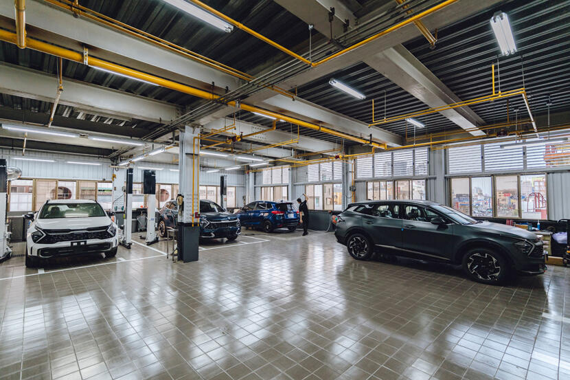 首設藝文空間區，Kia 攜手台南百皇汽車打造近 900 坪的 3S 展示中心::DDCAR 電動車