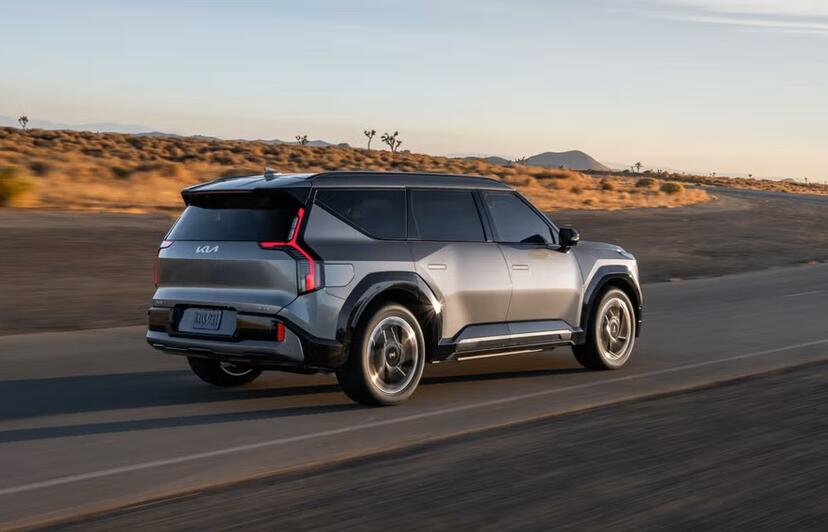 馬力衝上 501 匹！Kia EV9 GT 化身高性能純電休旅，讓全家大小一起享受極速快感::DDCAR 電動車