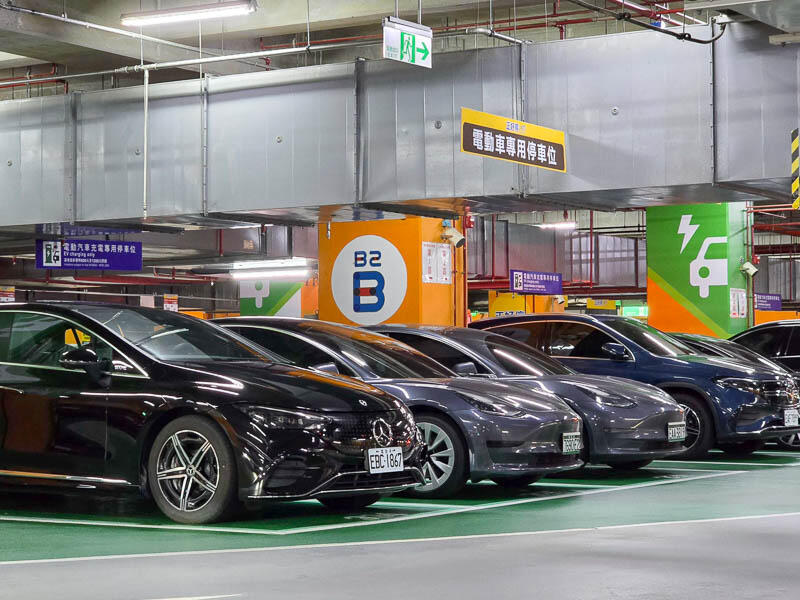 32 格 AC/DC 快慢充車位！正好停攜手創玖科技，打造南港車站地下停車場智慧充電服務::DDCAR 電動車