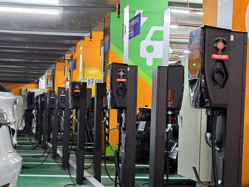 32 格 AC/DC 快慢充車位！正好停攜手創玖科技，打造南港車站地下停車場智慧充電服務::DDCAR 電動車