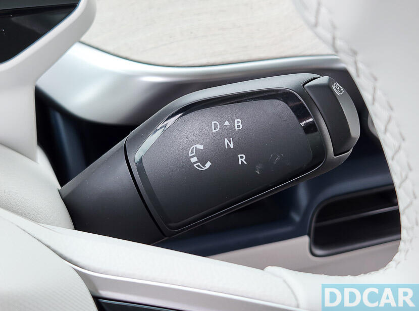 第三排空間大到能翹腳！福斯 ID.Buzz Pro S 長軸版闔家舒適出遊屬性拉滿::DDCAR 電動車