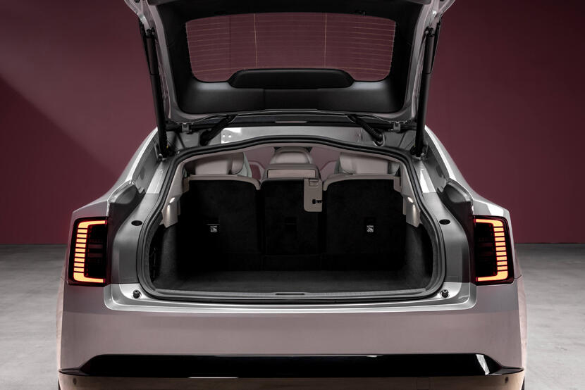 Volvo 首款 800V 純電車，ES90 充電快還有 700 公里續航力、性能車型零百加速只要 4 秒::DDCAR 電動車