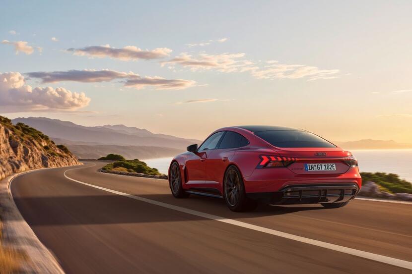 Audi e-tron GT 推新入門車型：零百加速 4 秒依然很快，還有超過 620 公里的續航能耐::DDCAR 電動車