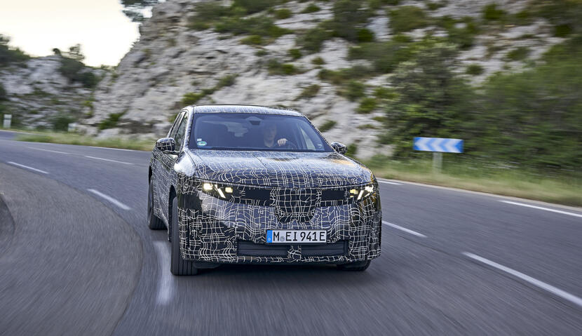 BMW 新世代 iX3 大進化！滿電可跑 800 公里還支援 400kW 快充，操控和輔助駕機能也更強大::DDCAR 電動車