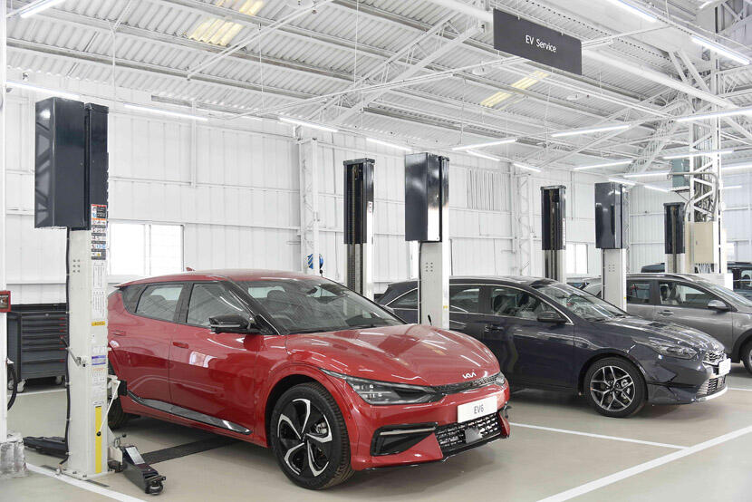 空間更大還有電動車專屬維修區，全新 Kia 台中沙鹿 3S 展示中心開幕::DDCAR 電動車