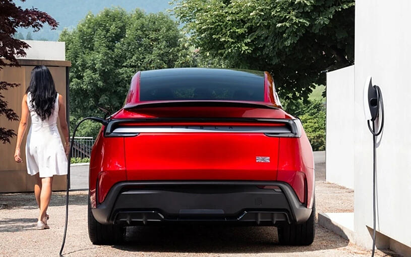 零百加速只要 3.5 秒！特斯拉新款 Model Y Performance 亮相，操控和配備一併升級::DDCAR 電動車