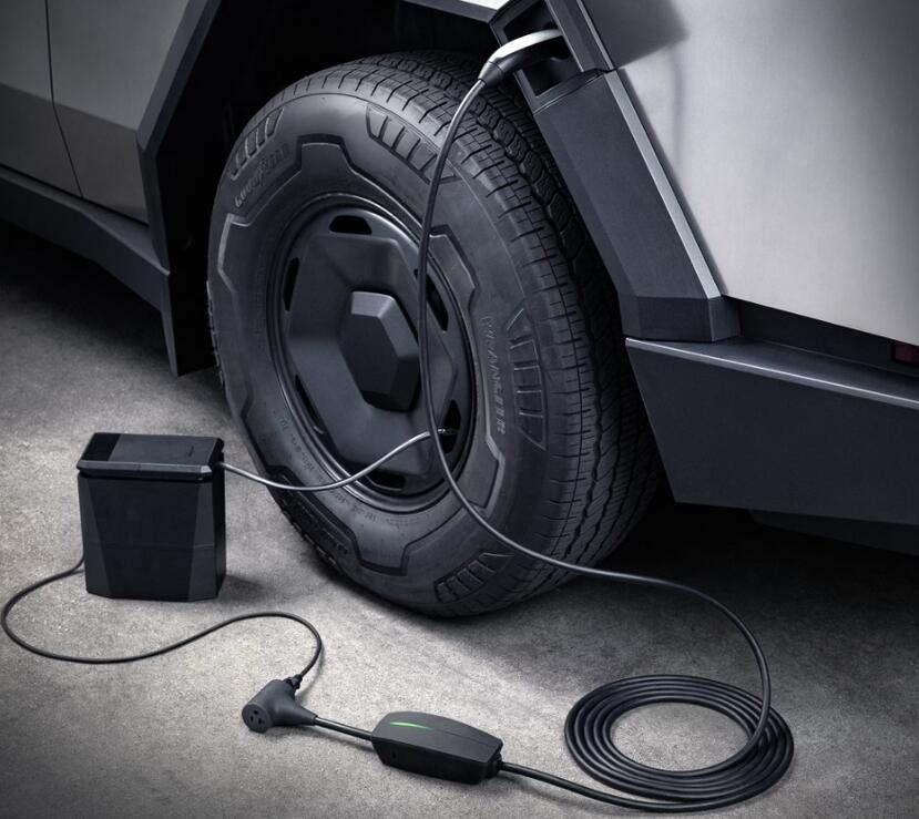 輸出功率 2.4kW、需搭配轉接頭和旅充，特斯拉新款 Model Y Performance 確認支援 V2L::DDCAR 電動車